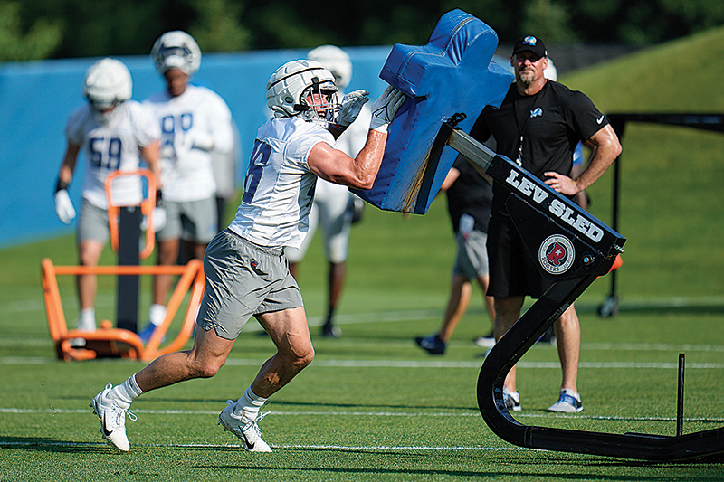 Lions look to linebackers on 1st day of pads at camp | News, Sports ...